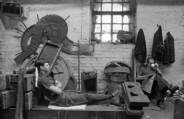 Photographs capture 'pivotal' decade in Sheffield's history - BBC News