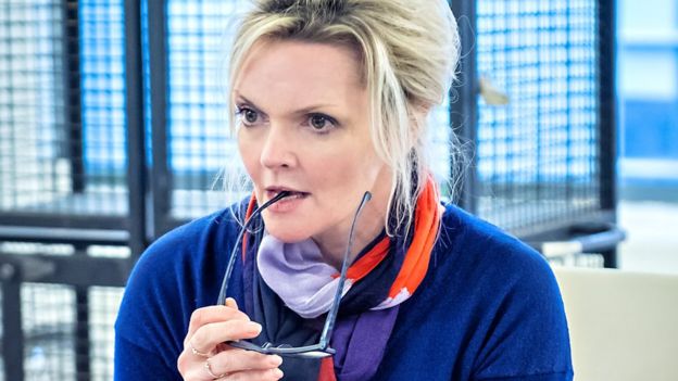 Staging my debut play at 71 - with dementia - BBC News