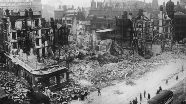 Manchester's devastating Christmas Blitz - BBC News
