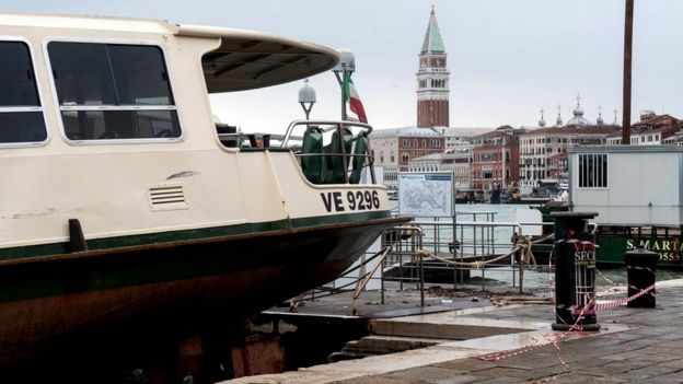 Venice floods: Italy to declare state of emergency over damage - BBC News