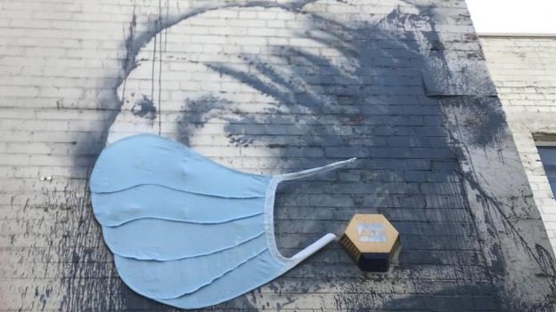 Banksy Tube graffiti: Cleaners 'unaware it was by artist' - BBC News