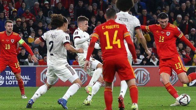 World Cup 2022: Wales win for play-off bonus - BBC Newsround