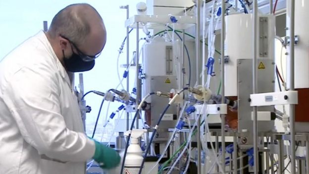 Covid vaccine: Novavax trial volunteer's holiday in jeopardy - BBC News