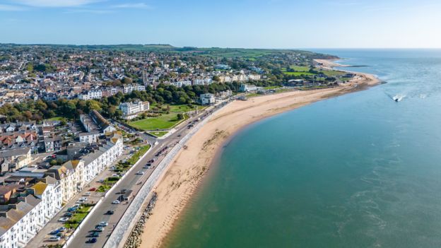 Exmouth sea wall repair pushed back to March - BBC News