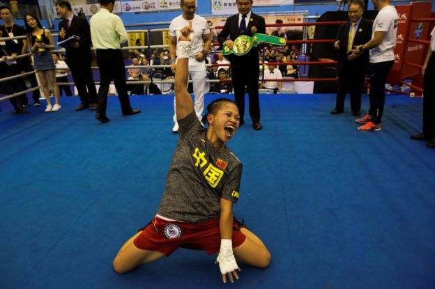 Chinese boxer fights depression to be 'Queen of the Ring' - BBC News