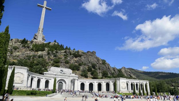 Franco exhumation: Spanish dictator's remains moved - BBC News
