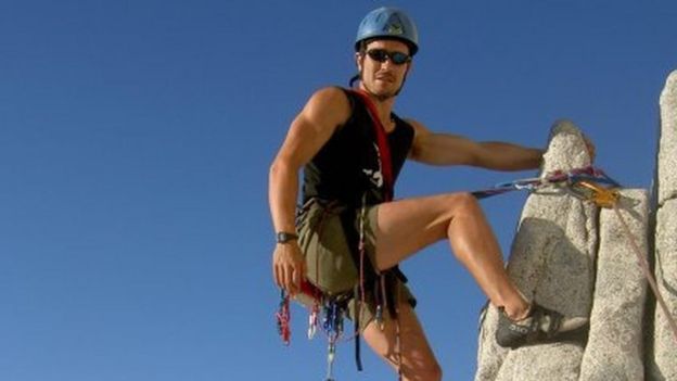 Niall McCann joins mountain rescue team who saved him - BBC News