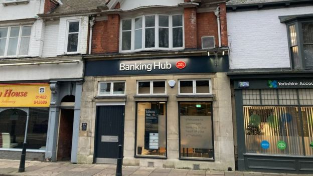 Cottingham: New banking hub to open in village's old Lloyds - BBC News