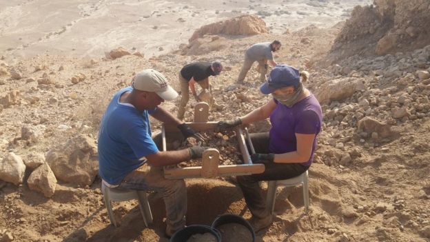 New Dead Sea Scrolls cave discovered - BBC News