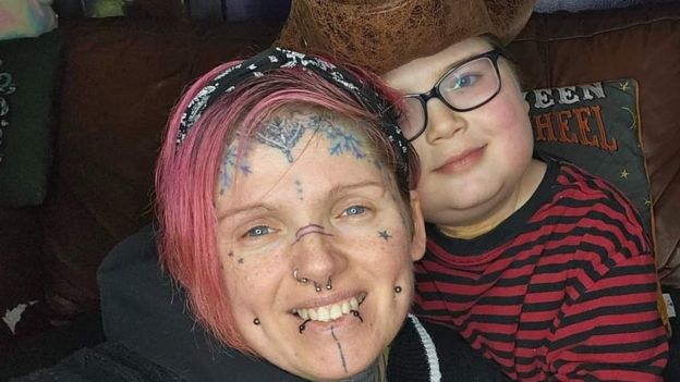 Kori Stovell: Mother calls for improved palliative care - BBC News