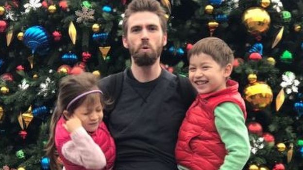 Michael Simpson murder: Grandparents agree custody deal in China - BBC News