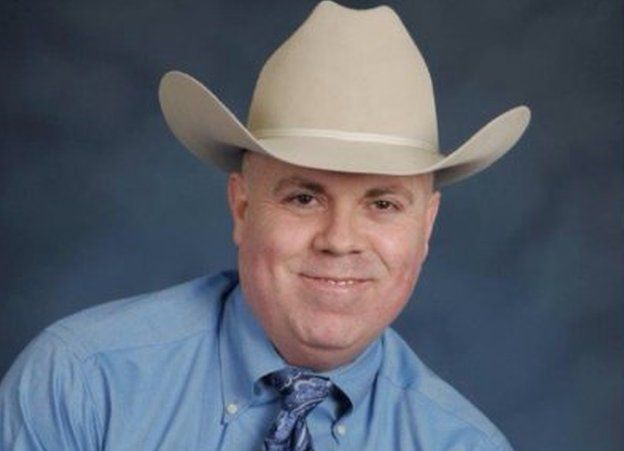 Texas sheriff defends Facebook post on Manchester attack - BBC News