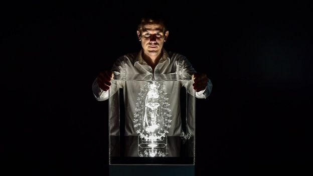 Virus glass sculpture exhibition opens in Bristol - BBC News