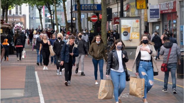 Covid: Small shops better at surviving virus than big ones - BBC News