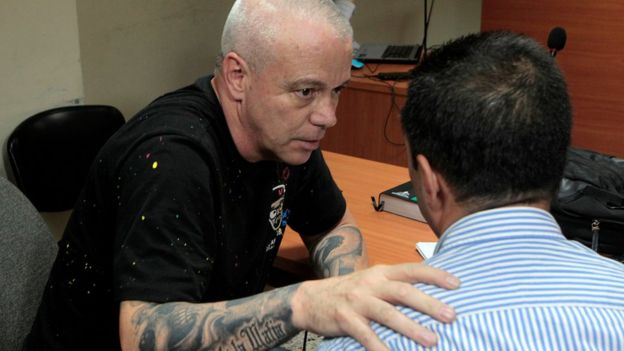 Drug lord Escobar's hitman Jhon Velásquez dies in Colombia - BBC News