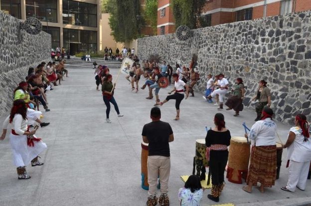 In pictures: The ancient ballgame making a comeback - BBC News