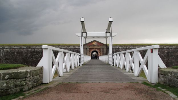 Meeting on futures of Fort George and Kinloss barracks - BBC News