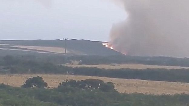 Cornwall gorse fires at Nare Head and Zennor - BBC News