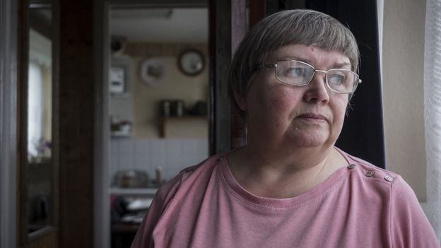 What is it like to live near the scene of an unsolved murder? - BBC News