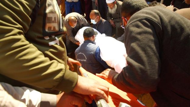 Libya floods: Entire neighbourhoods dragged into the sea - BBC News