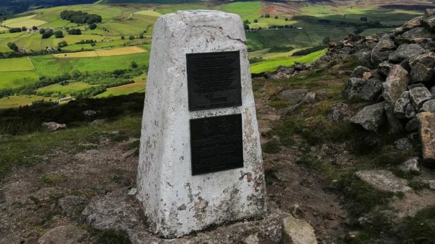 Farnborough 1952 air show crash victims remembered after 69 years - BBC ...