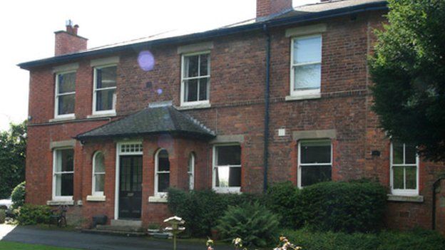 Wilfred Owen Oswestry birthplace on market - BBC News