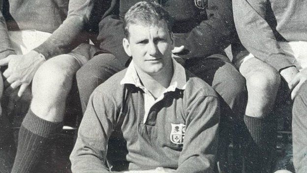 Rugby World Cup: Wales not keeping up with Joneses in 2023 squad - BBC News