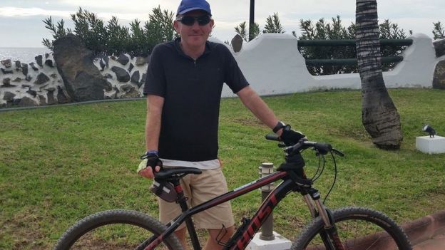 Gary Dean murder: Scott and Carol Dawson jailed for life - BBC News