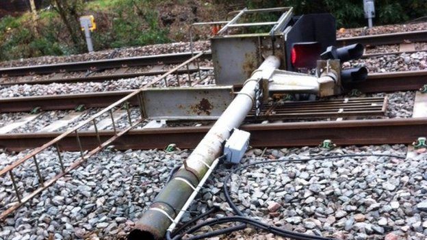 Rail report finds corrosion caused signal post to fall onto lines near ...