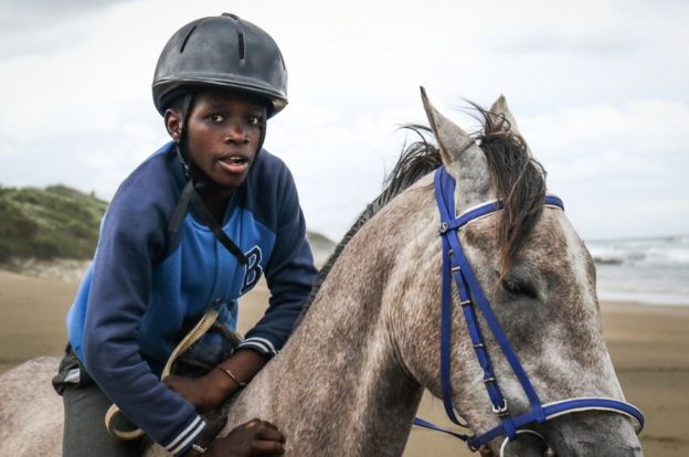 Traditional horse-racing in South Africa's Eastern Cape - BBC News