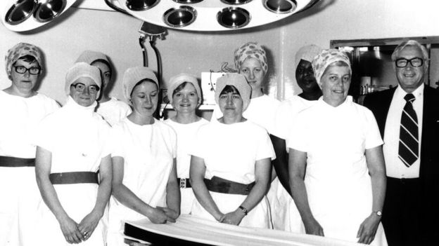 Jean Purdy: Plaque will honour 'snubbed' IVF pioneer - BBC News