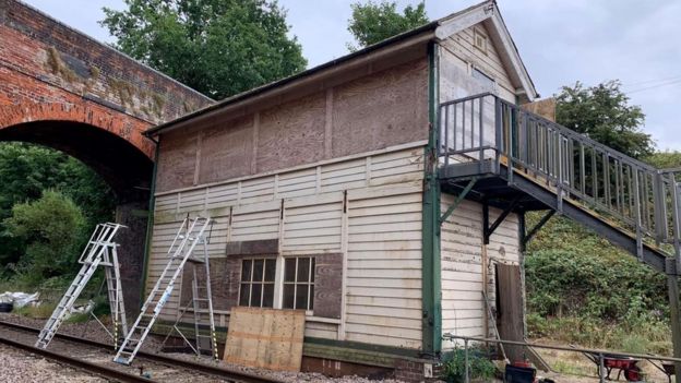 Century-old Reedham signal box to start new life as simulator - BBC News