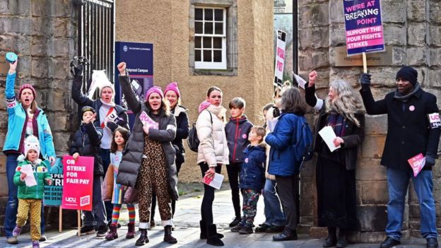 Edinburgh university students plan graduation protests over degree row ...