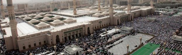 Medina explosion: Suicide bombing near Saudi holy site - BBC News