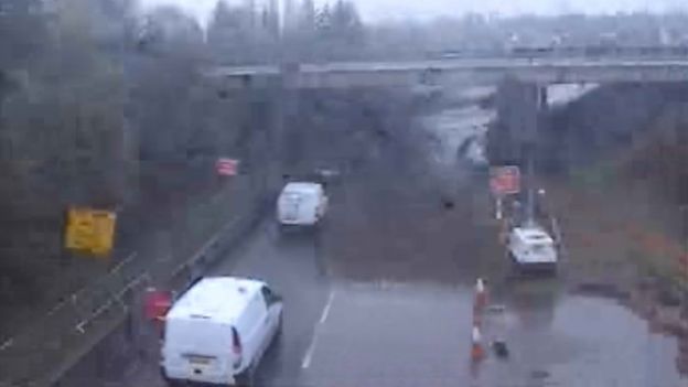 Flood risk warnings continue across North - BBC News