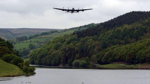 Ladybower Reservoir's low water levels reveal abandoned village - BBC News
