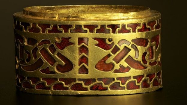 Sutton Hoo: Exhibition unites 'greatest' Anglo-Saxon digs - BBC News