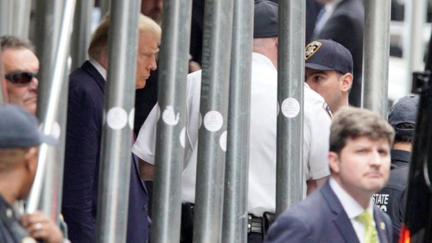 In pictures: Donald Trump inside the courtroom - BBC News