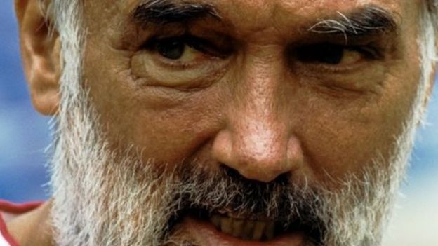 In Pictures: Remembering George Best ten years after his death - BBC News