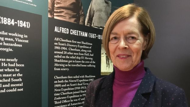 Shackleton descendant visits Hull photo exhibition - BBC News