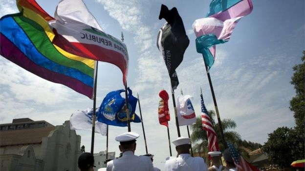 Transgender ban: How many are serving in US military? - BBC News