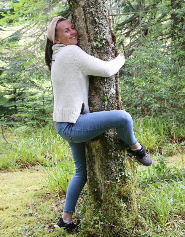 In pictures: First Scottish Tree Hugging Championships - BBC News