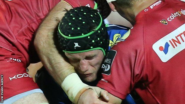 Pro12: Flanker Nic Cudd signs Dragons contract extension - BBC Sport