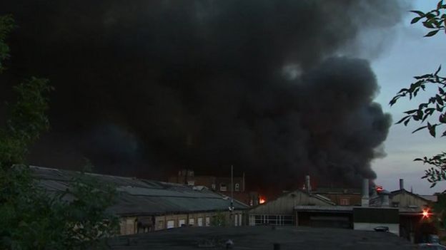 Perivale fire tackled by 120 firefighters - BBC News