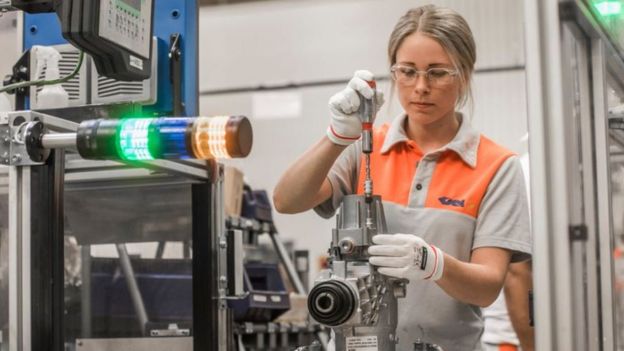 GKN: Greg Clark under fire for 'last minute' Melrose demands - BBC News