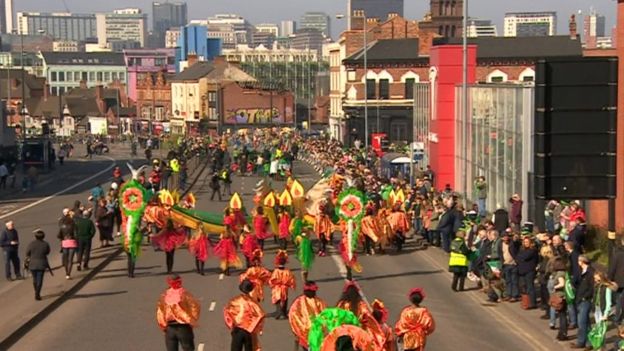 Huge turnout at Birmingham's St Patrick's Day parade - BBC News