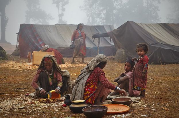 In pictures: The last nomadic people of Nepal - BBC News