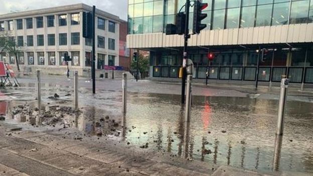 Manchester flooding: Major incident after burst water main - BBC News