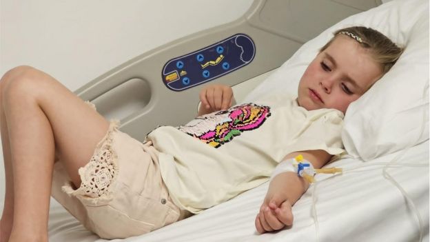 TUI food poisoning claims: Holidaymakers threaten legal action - BBC News