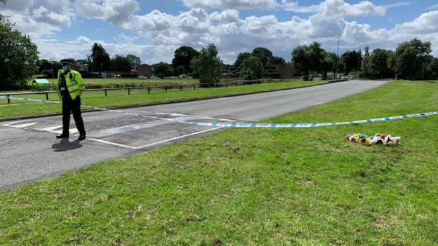 Wellingborough: Two arrested over 16-year-old's murder released - BBC News